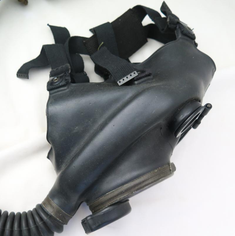 Dragoon Militaria | Post-war US army optical gas mask M1A1-10-6