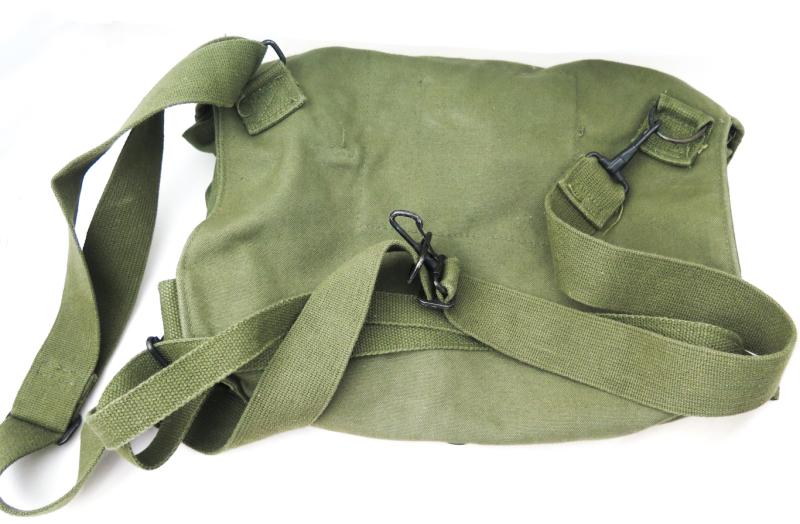 Dragoon Militaria | Post-war US army optical gas mask M1A1-10-6