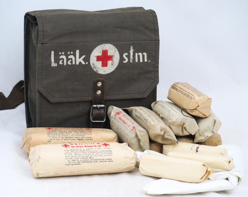 Dragoon Militaria | WW2 Finnish medics first aid bag M/43